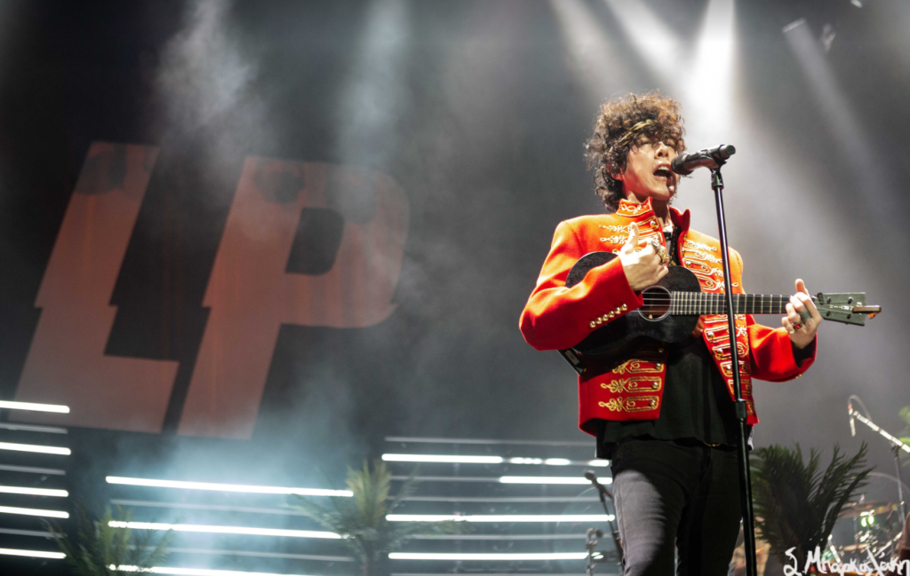 LP Seduces Seattle Crowd with Love Lines | playXear.com